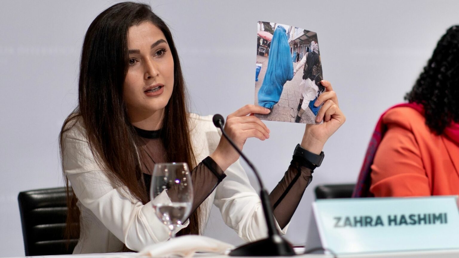 Die Gründerinnen der Omid Online School - Fremde werden Freunde